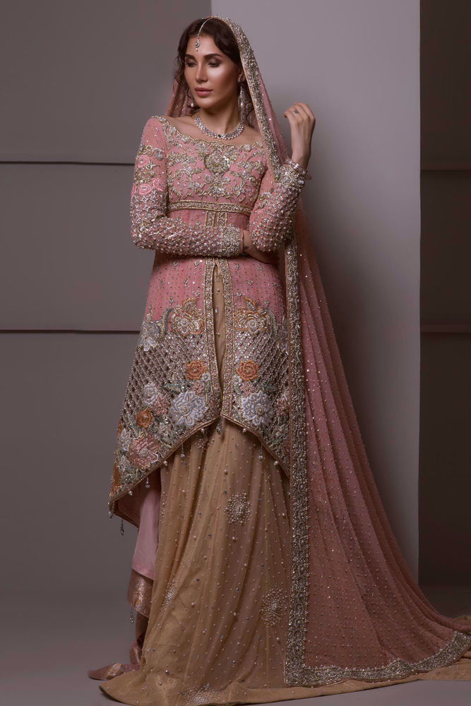 Eccentric elegance | Annus Abrar - Women's clothing Designer